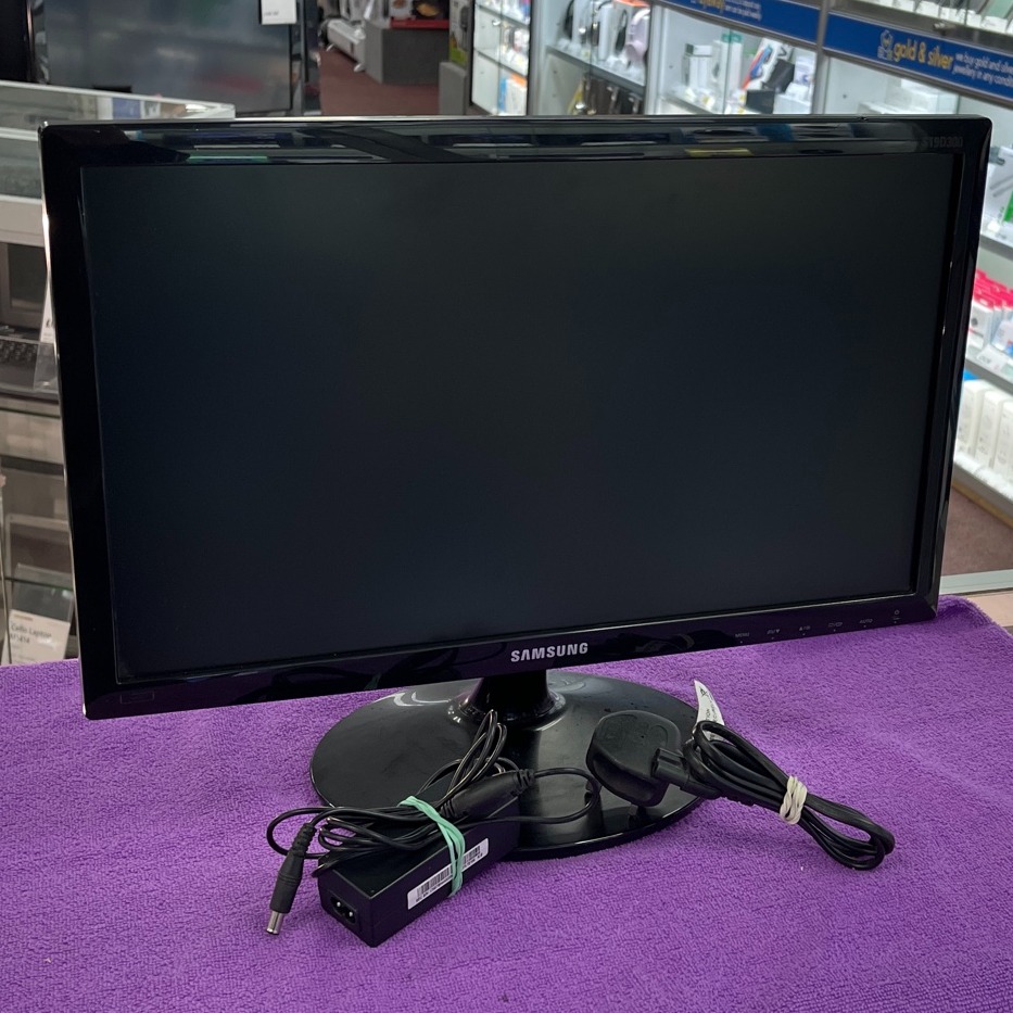 Used Samsung 19" LED 50/60Hz Monitor - Own4Less